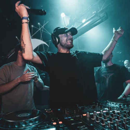 Brooks 'Crossfire Remix' Chart Chart by Brooks (NL) on Beatport | Music ...
